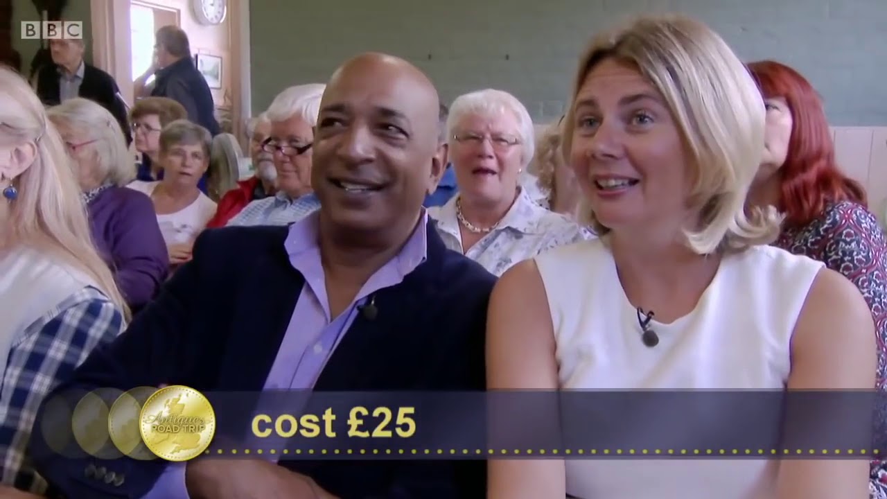 Catherine Southon | White Mini Skirt! - YouTube