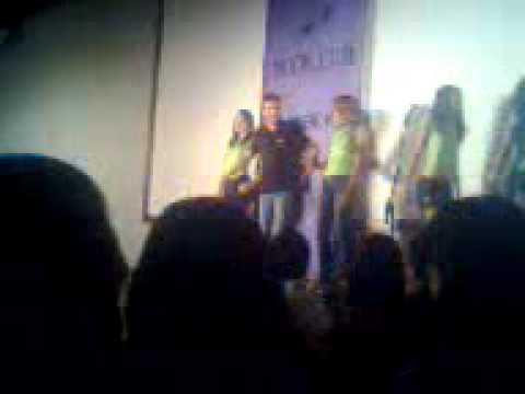 Vall desfilando com Rafael Cardoso!*