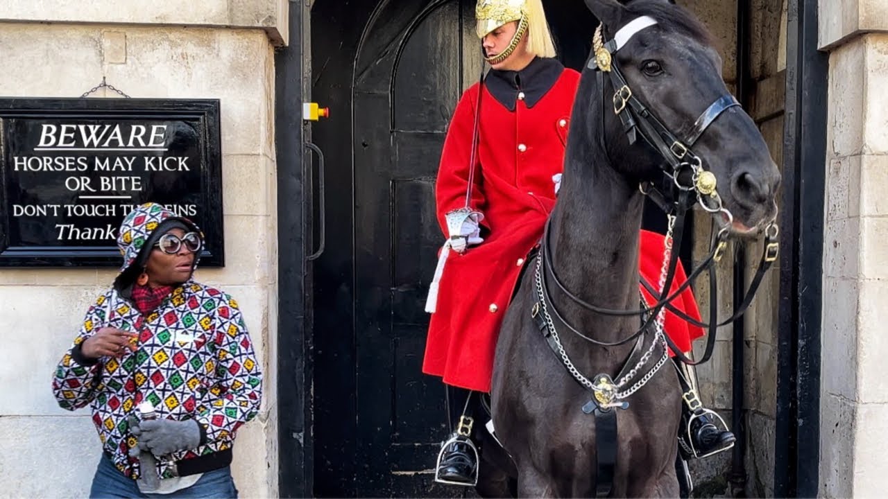 "Royal King's Guards give tourists a Shock! get back!" - YouTube