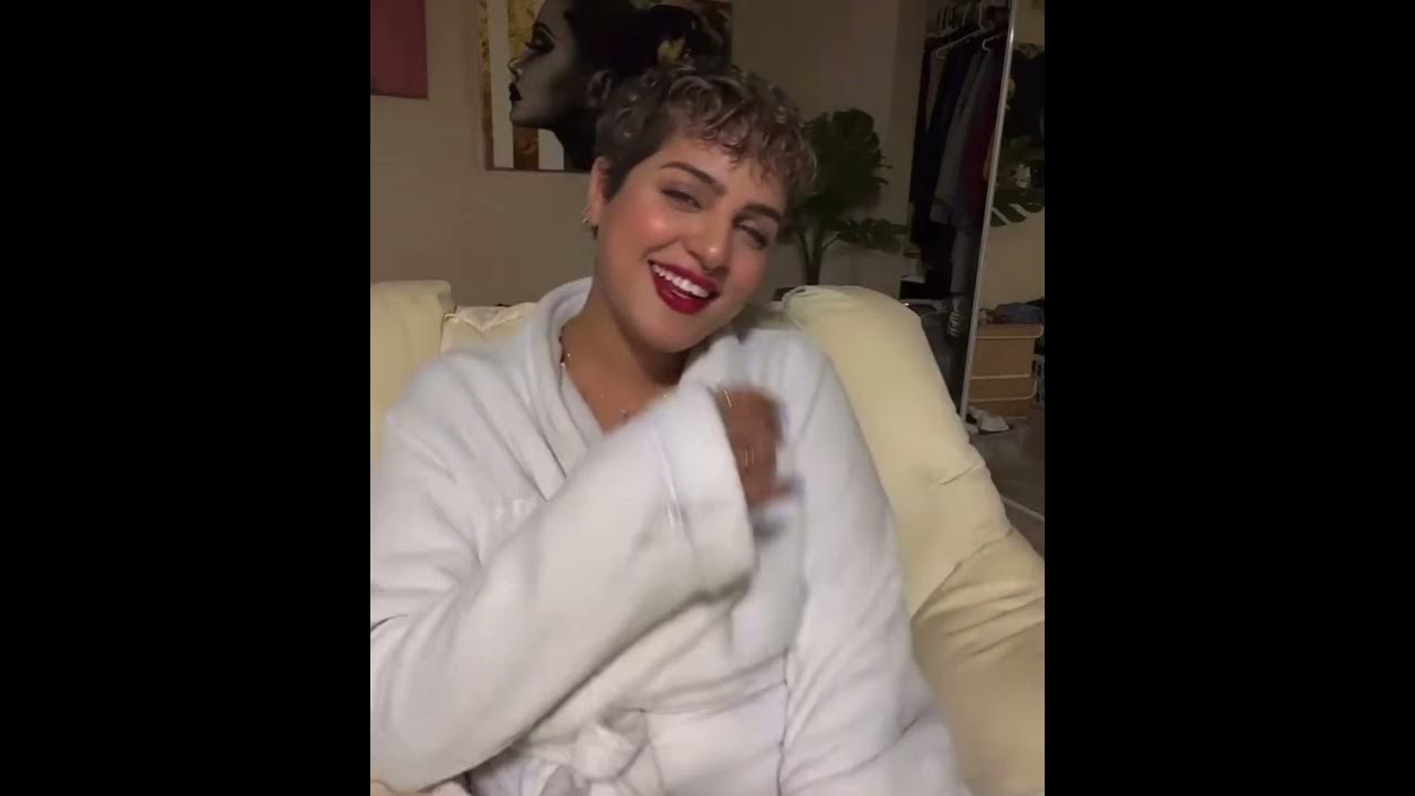 راتبي من طيزي 😂😂 بنت الملك يعرف من وين ياخذ الراتب Youtube