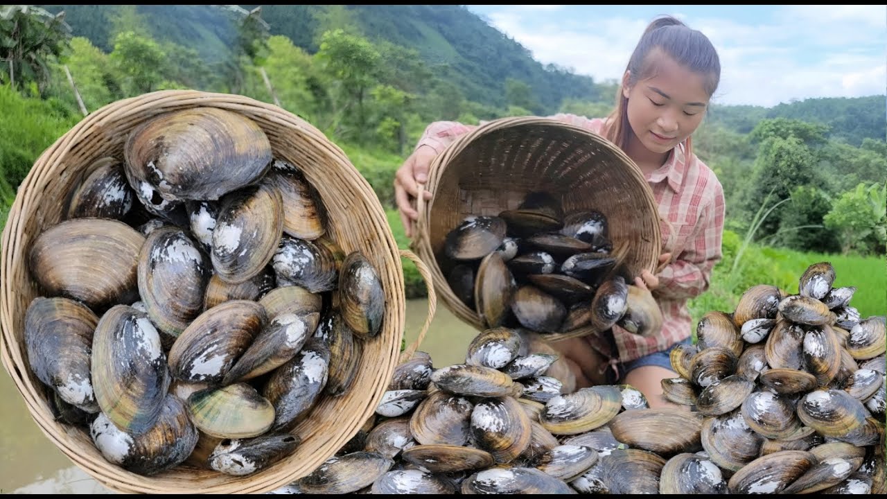 Vietnamese girl catches snails for a living - ha thi muon - YouTube