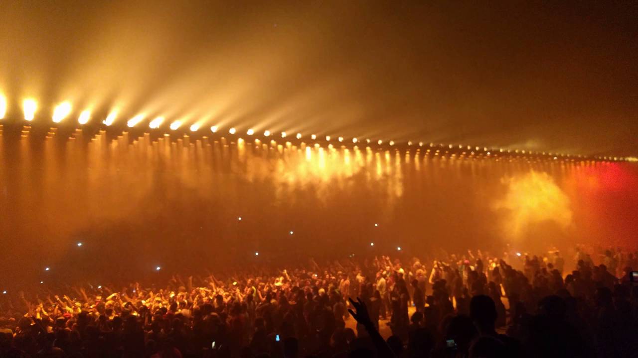 Kanye West Floating Light Show - YouTube