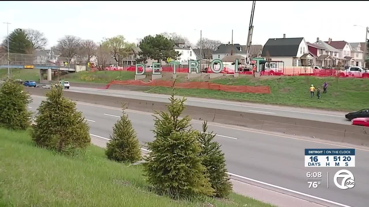 New Hollywood-style Detroit sign installed along I-94 ahead of NFL ...