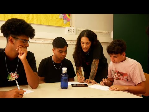 Taller de rap i hip-hop amb Tribade i Versembrant - YouTube