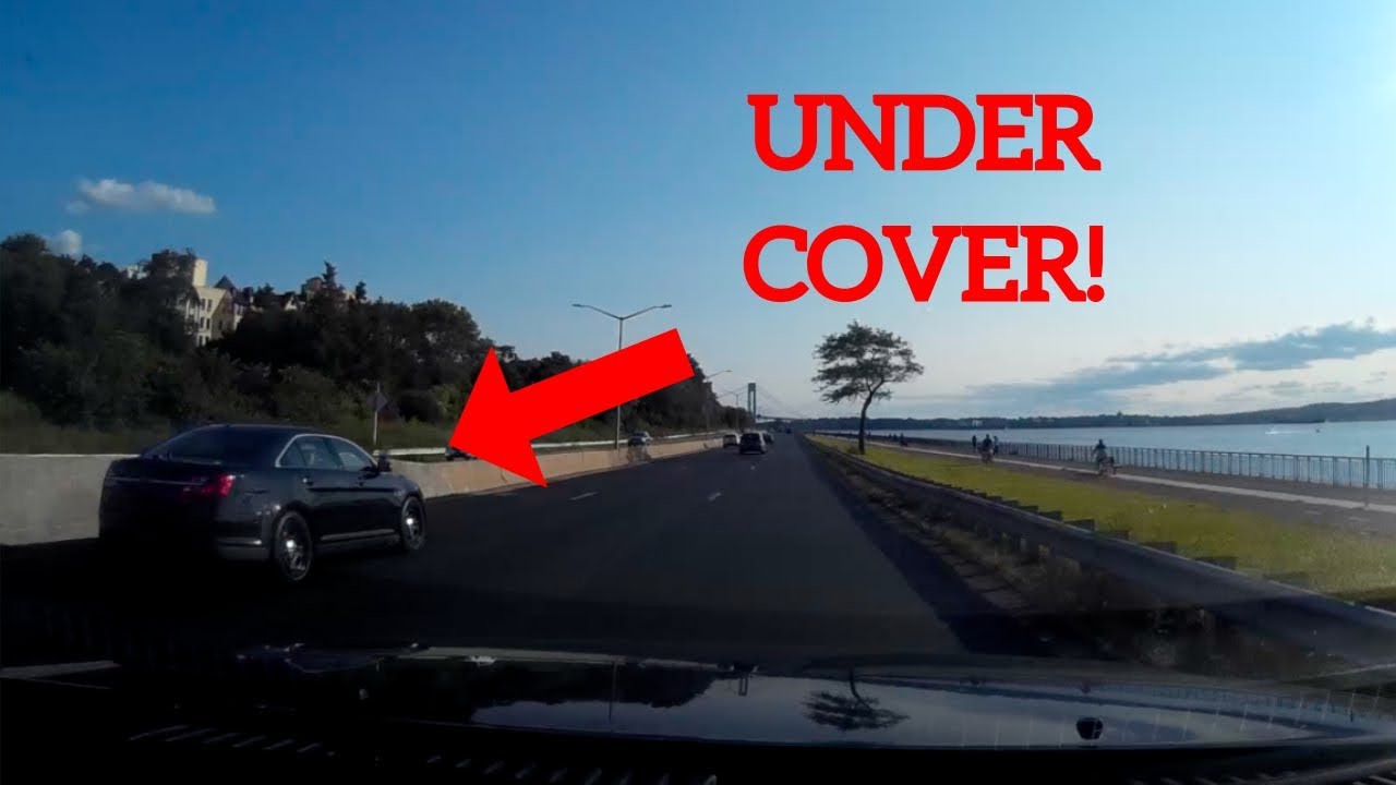 Speeding minivan gets instant justice - YouTube