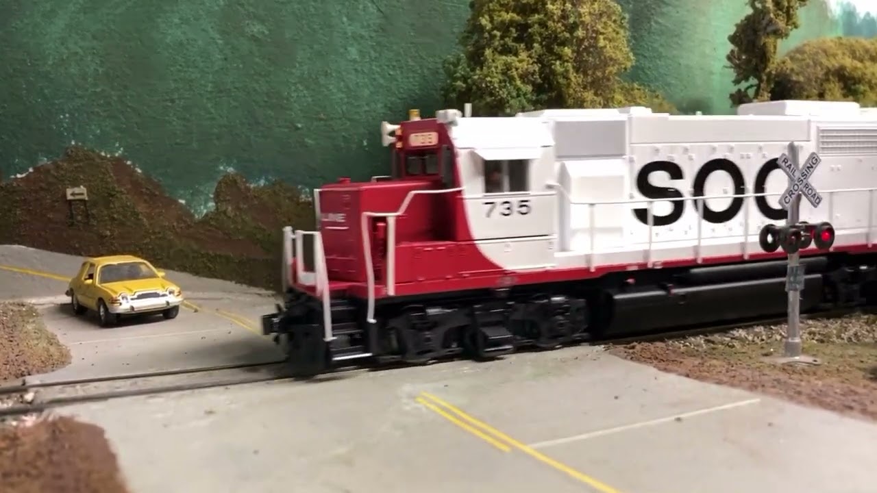 HO Scale Soo Line GP40 Local Freight - YouTube
