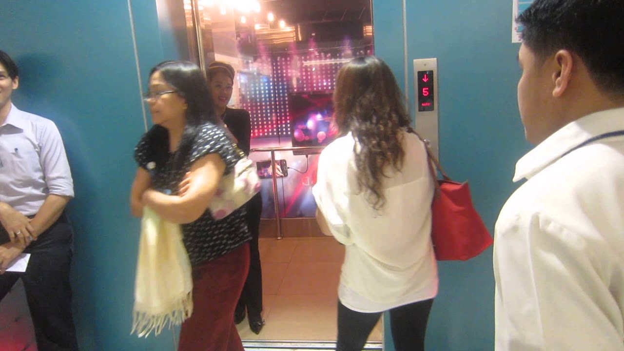 Funny Elevator Girl in SM MegaMall - YouTube