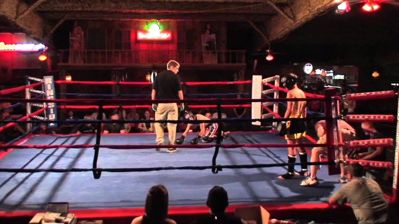 Garrett Willis vs. Zach Wallace at Collision 6 Thai Boxing - YouTube
