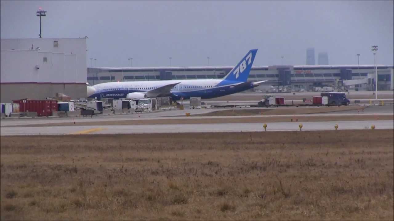 Toronto Boeing 787 First Landing at Pearson Airport - YouTube