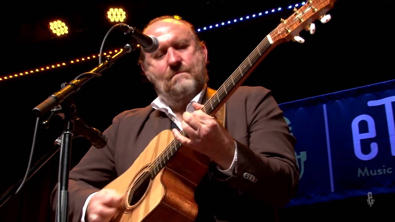 Colin Hay - Overkill (eTown webisode #792) - YouTube
