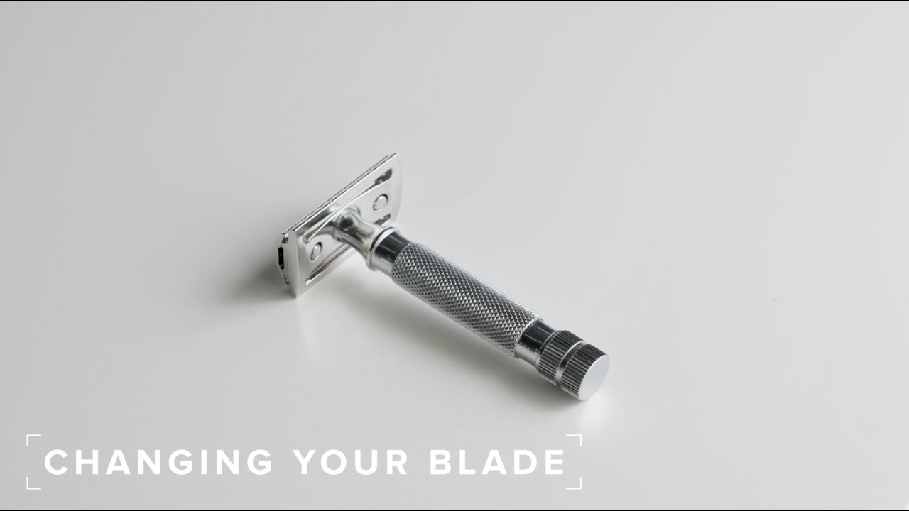 How to Put Blades in a Safety Razor - YouTube
