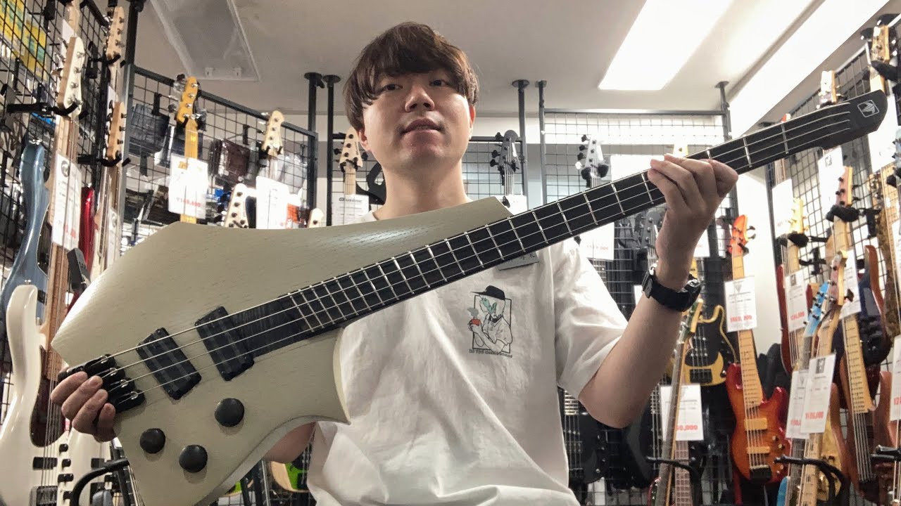 Meta Guitars / Veil B4 Medium Scale Champagne Beige 【Test Play】 - YouTube