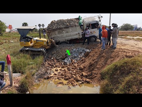 Incredible landfill! Dump Truck 5ton Back Uploading overturned into canal water dozer Komatsu D31P…
