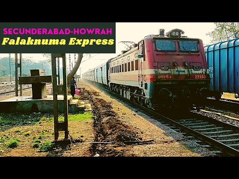 12704 Secunderabad-Howrah Falaknuma Express zipping past Amarda Road ...