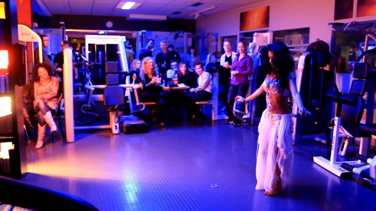 Bauchtanz Nürnberg mit CORA TURNER! - YouTube