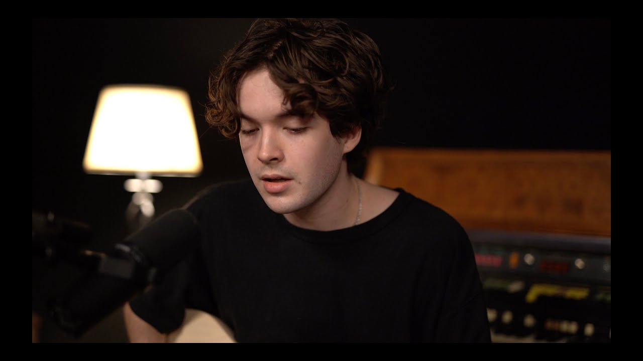 Liam Ross - I Must Be Strong (Live Performance) - YouTube