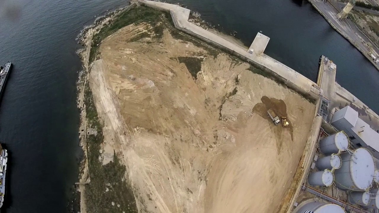 Εργασίες Δήμου Κερατσινίου- Δραπετσώνας στα Λιπάσματα! - YouTube