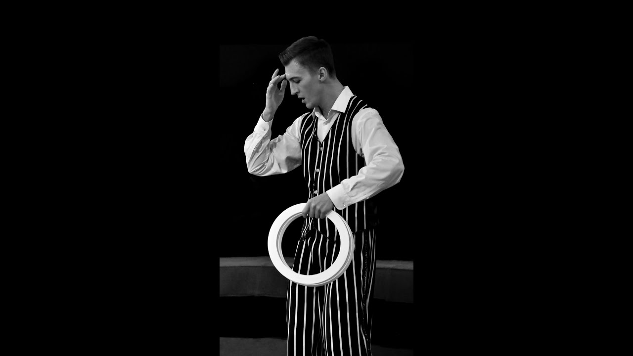 Alexander Kulakov "What the Funk?" Juggling performance - YouTube