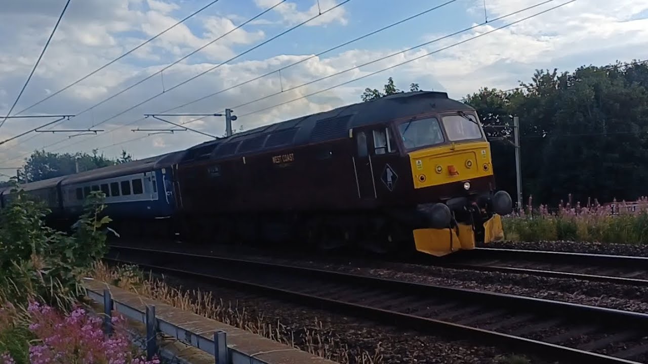 Class 47 245 V.E Day 25th anniversary going through Winwick Junction on ...