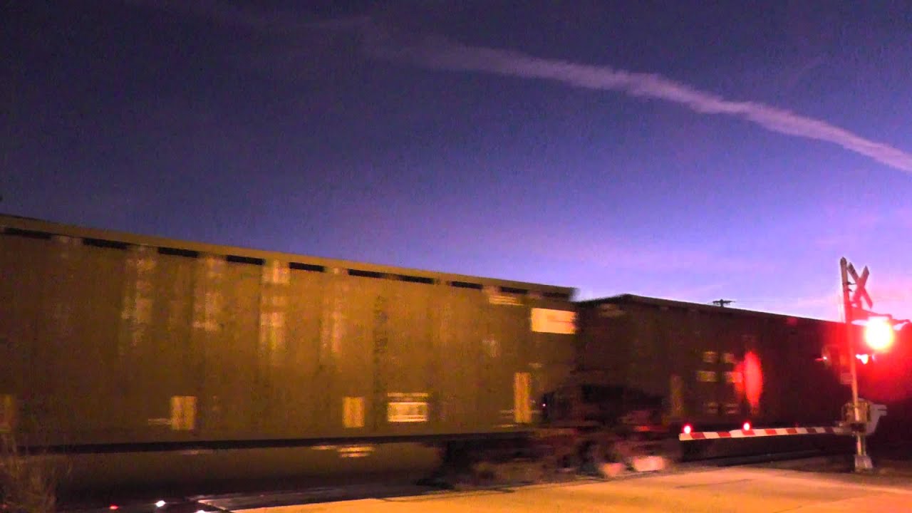 11/10/2014 UP 6888 Leads The CBTNW Eastbound On 1 - YouTube
