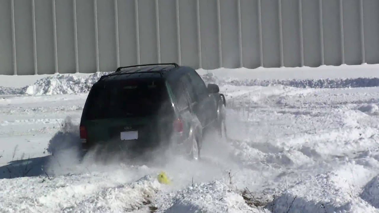 DRIFTING 2 FORD EXPLORER - YouTube