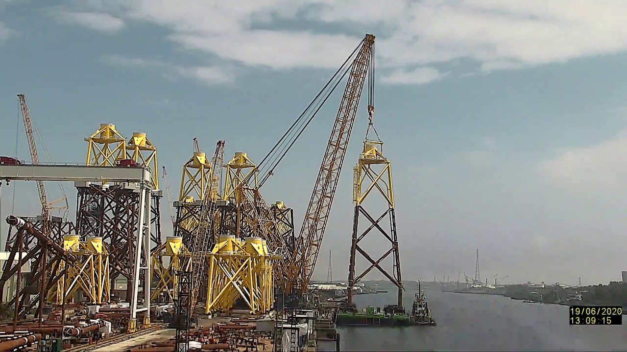 Moray East offshore wind farm | First load-out in Newcastle - YouTube