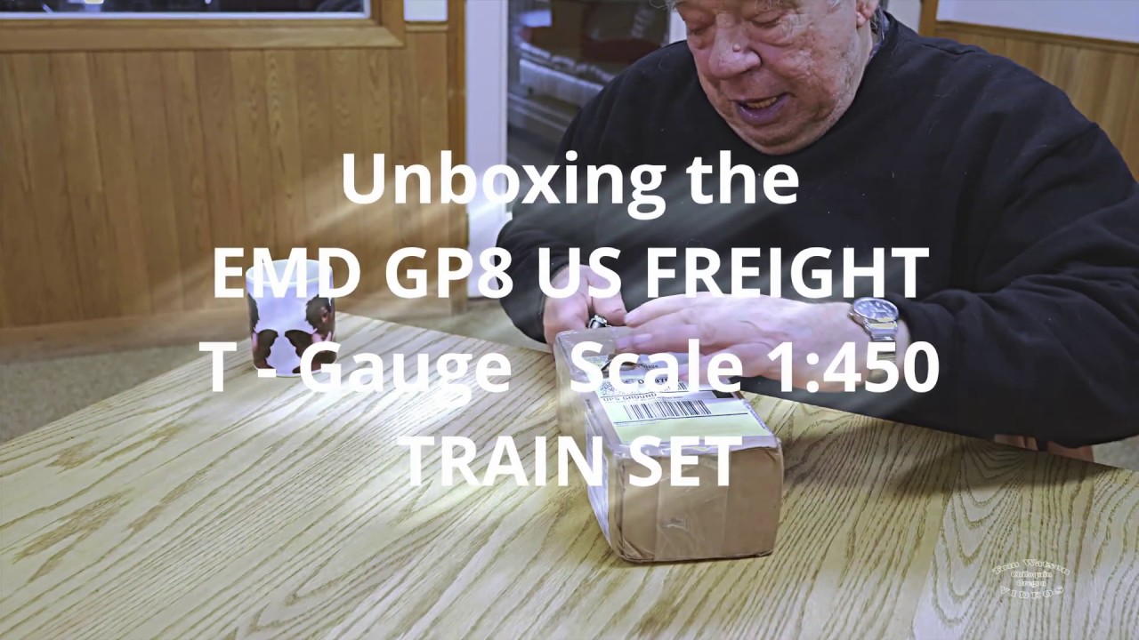 Unboxing T Gauge EMD GP8 Train Set - YouTube