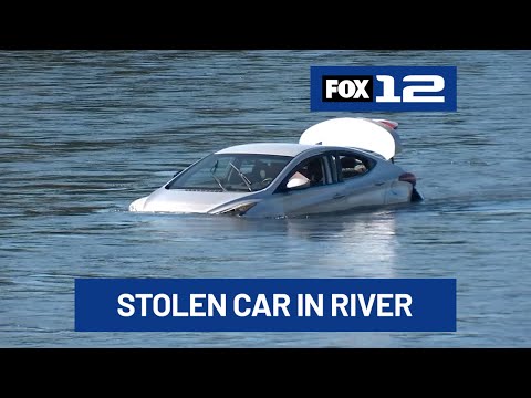 Crews working to recover stolen car from Willamette River in Salem