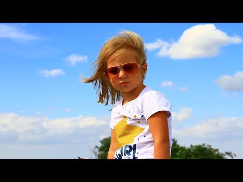 Моника на прогулке// КЛАССНАЯ МУЗЫКА 2018