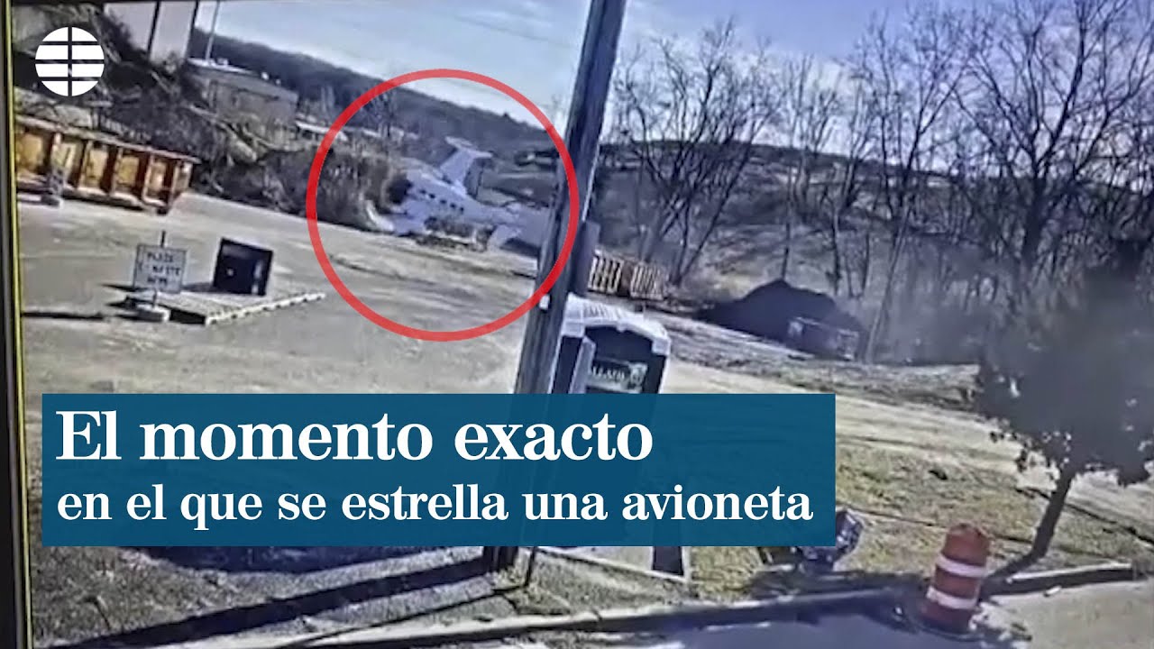 Una cámara de seguridad capta el momento en el que una avioneta se ... Una cámara de seguridad capta el momento en el que una avioneta se ...