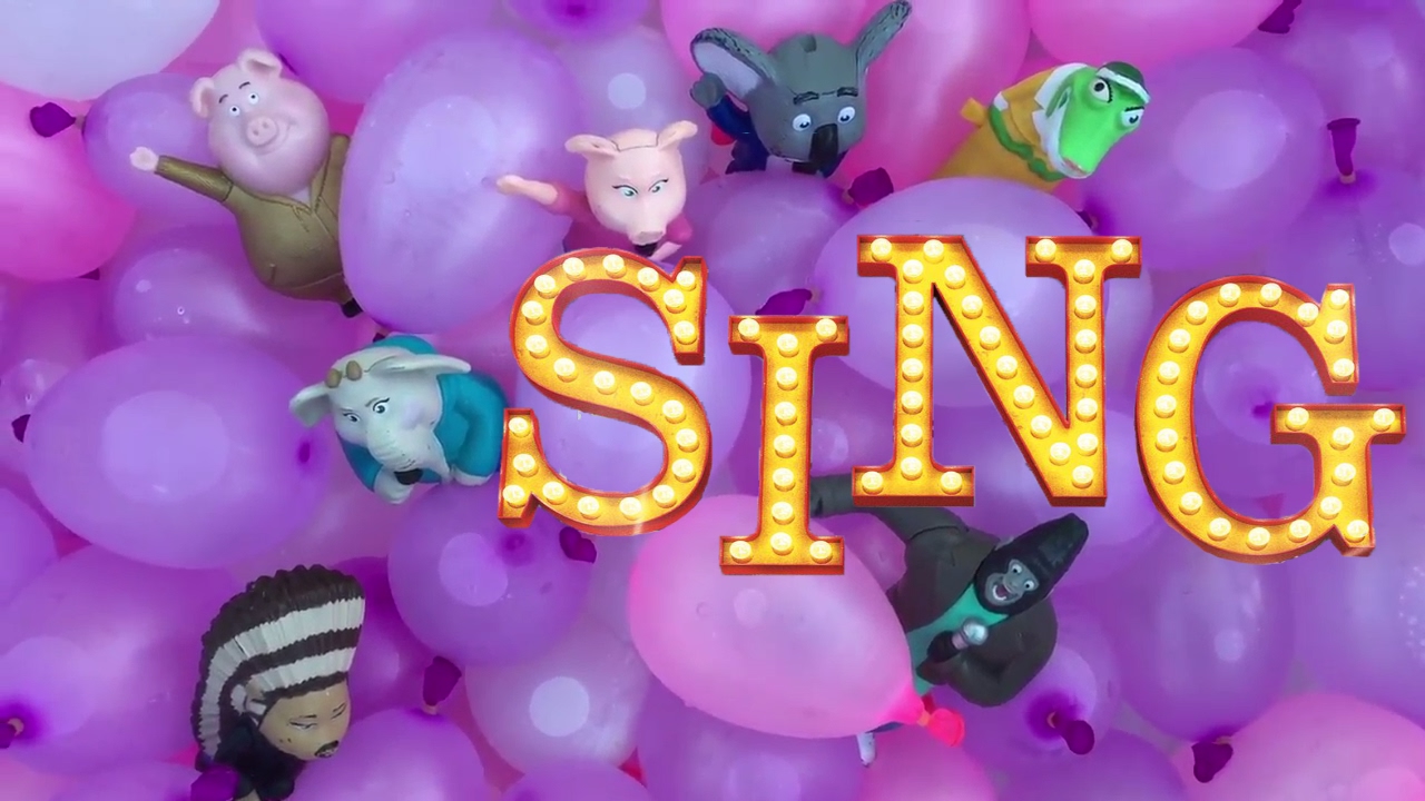 SING Toys! Water Balloon Fight! So FUN!😀😀 - YouTube