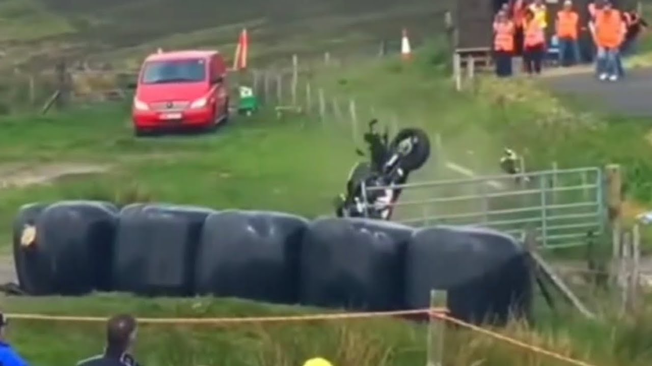 HUGE CRASH 😱 - Isle of Man TT Keppel Gate 2018 - YouTube