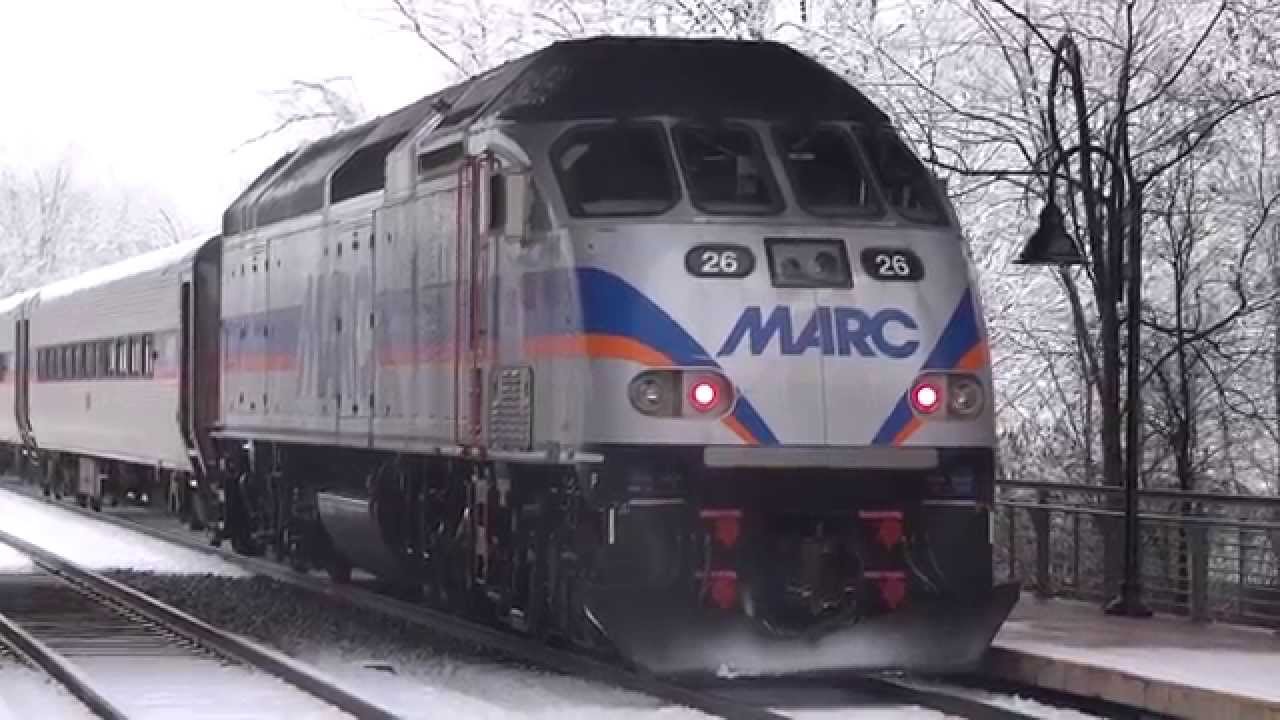 MARC & CSX Trains in The Snow - YouTube