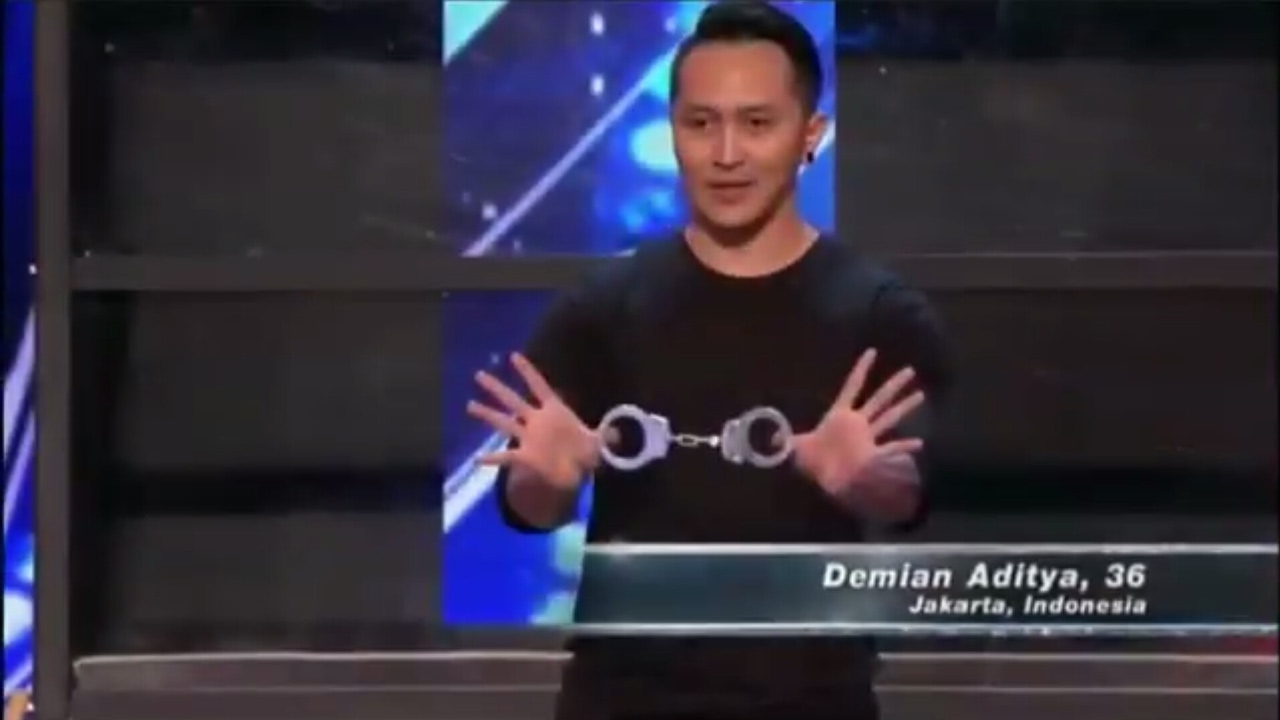 AGT 2017 - Demian Aditya Amazing Magic Performance - YouTube