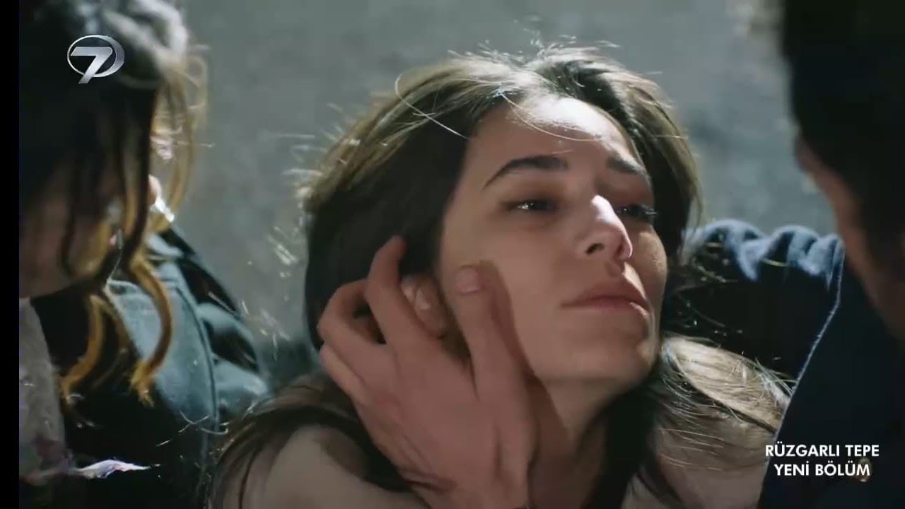 Zeynep, Halil'e inanmadığı için çok pişman - Rüzgarlı Tepe (Winds of ...