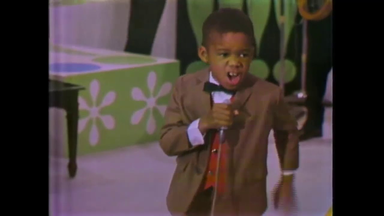 Little Gary Ferguson singing I Feel Good - YouTube