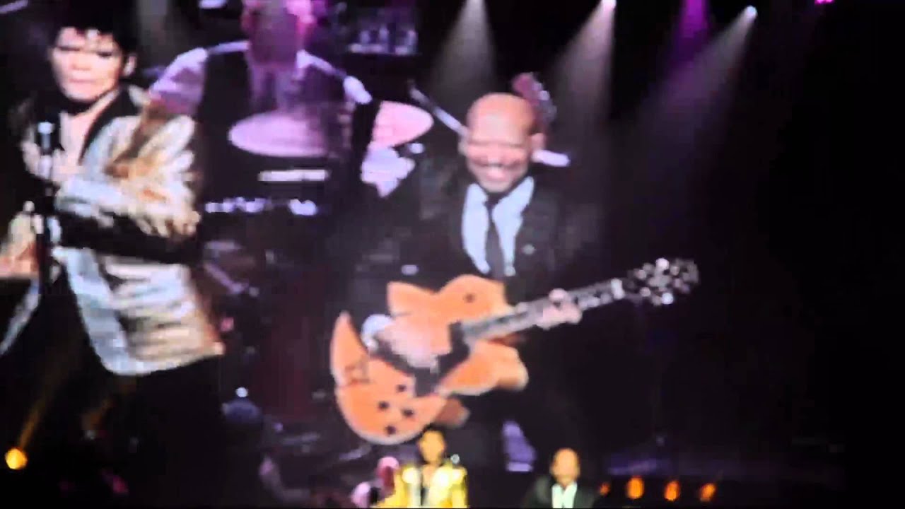 Sandi Gets Funky at Elvis Gig - YouTube