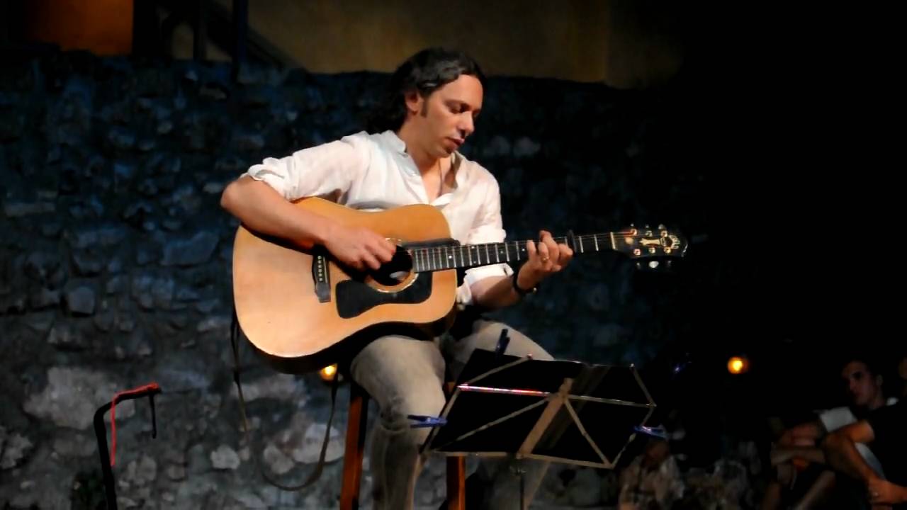 Αλκίνοος Ιωαννίδης - Κόκκιν αχείλι (Acoustic Live) - YouTube