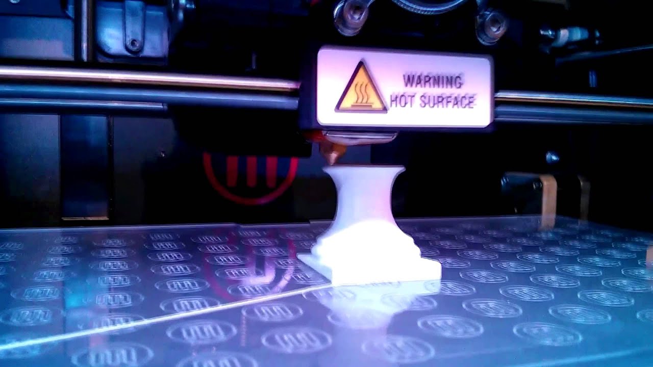 CES 2013: MakerBot Replicator 2 3D Printer Demo 2 - YouTube