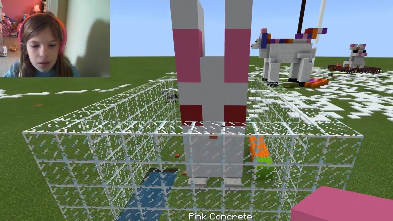 2 Girls Playing Minecraft - Build Battle Hamster and Each Other - YouTube