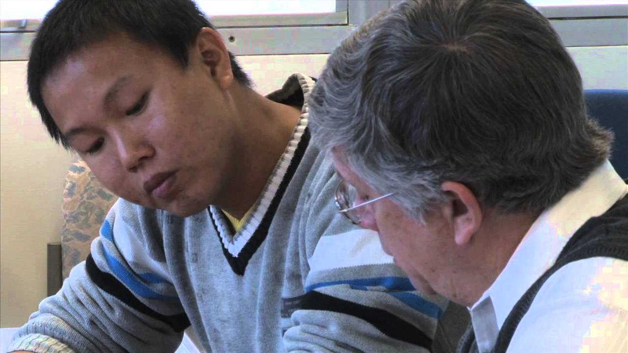 UK Professor Shares Passion for Research with His Students - YouTube