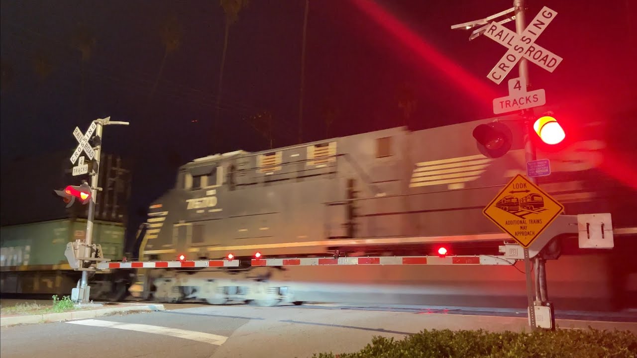 Night Railfanning in Riverside, CA, with BNSF, NS, UP, and Metrolink ...