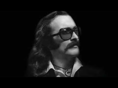 Cem KARACA   BEDAVA   YAŞIYORUZ