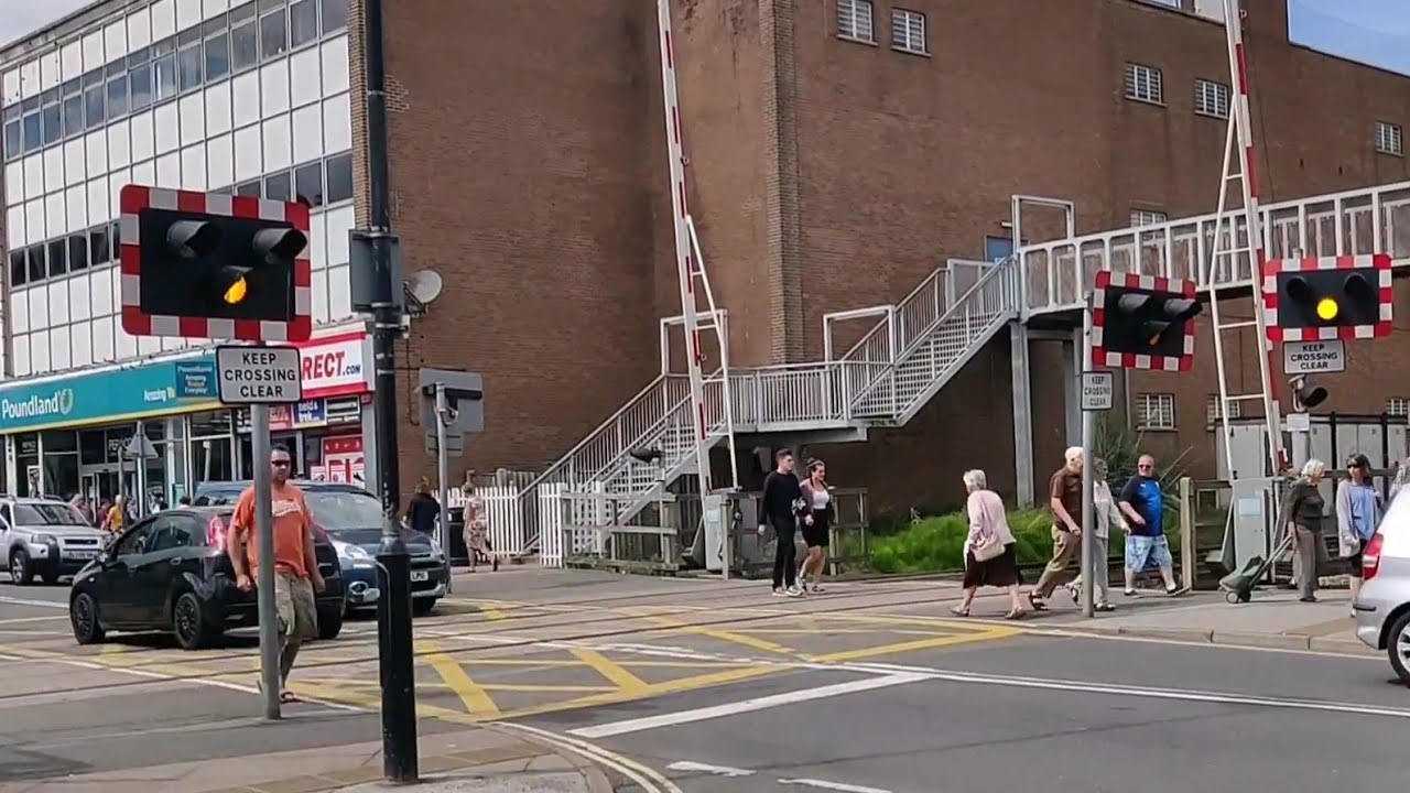 Paignton North Level Crossing, Devon - YouTube
