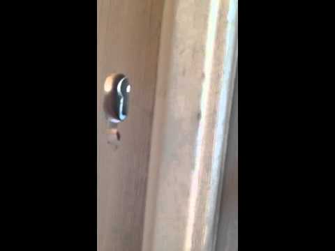 How to open a door stuck in the locked position with HOPPE HARDWARE ...