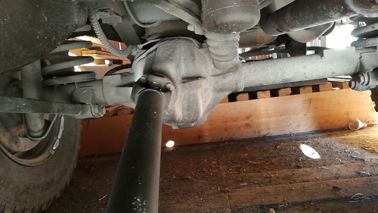 Land Rover rear diff play - YouTube