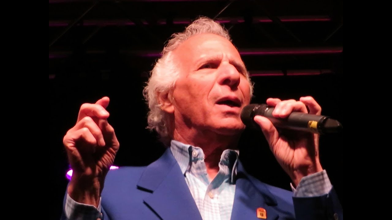 The Tokens sing The Lions Sleeps Tonight - YouTube