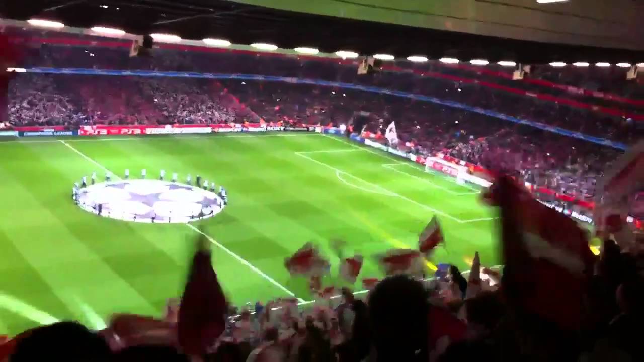 Arsenal fans at the Emirates - YouTube