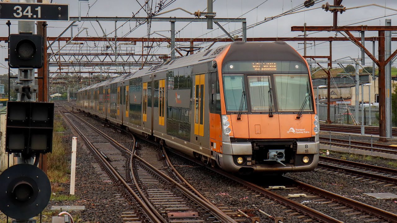 Trains on the T8 Aiport & South Line - YouTube