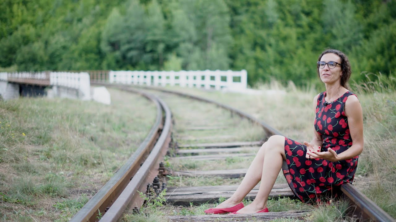 ARTIST EMIGRANT - Liane Klemm [Designer Ambiental] - YouTube